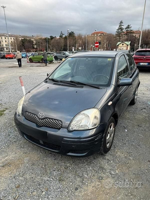 Usata 2004 Toyota Yaris Sol Tre volumi – Liguria (Privato) – 2500 ...