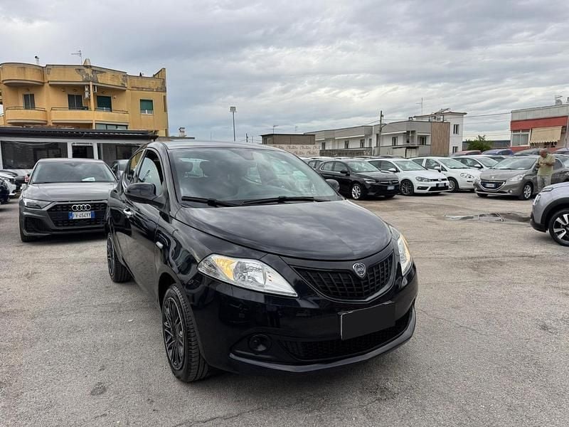 Usata 2023 Lancia Ypsilon Silver 69 CV Due volumi – 84084 FISCIANO (Rivenditore) – 12.900 ...
