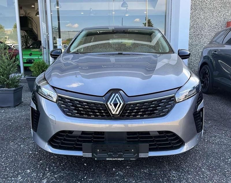 Nuova 2025 Renault Clio V Evolution 67 CV Tre volumi – 22070 Cirimido ...