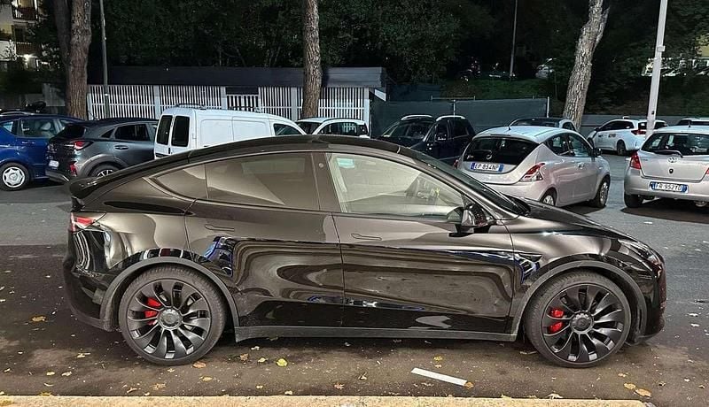 Usata 2022 Tesla Model Y Performance 211 CV SUV – 03043 Cassino ...