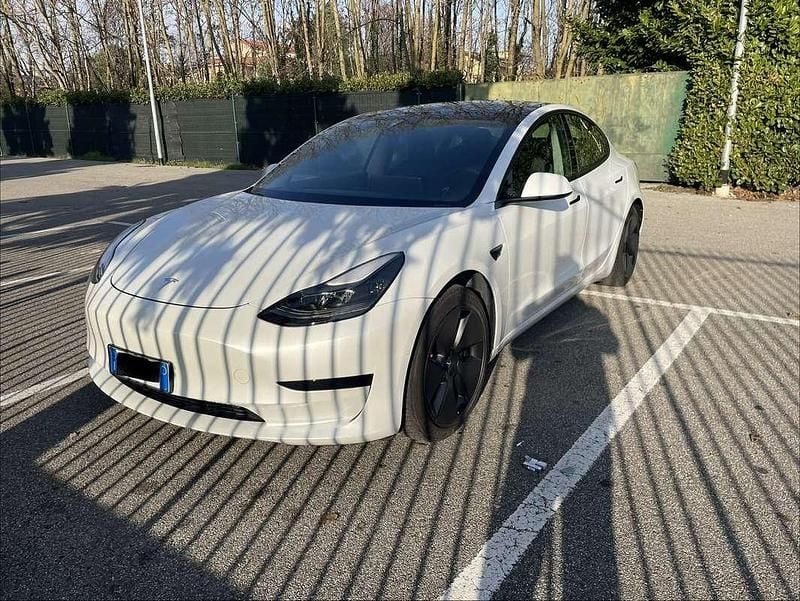 Usata 2021 Tesla Model 3 Standard Range 120 CV Tre volumi – 20864 ...