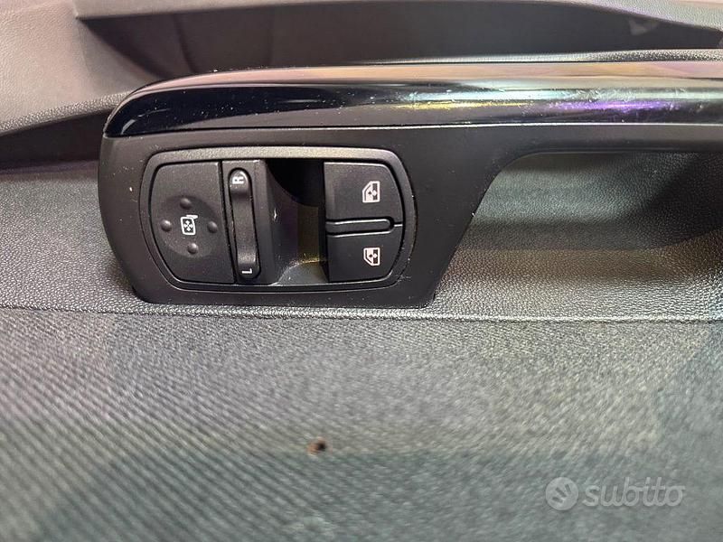 Usata 2008 Opel Corsa Club 60 CV Utilitaria – 20045 Lainate (MI ...