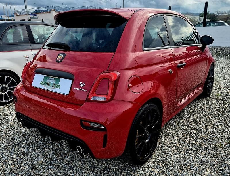 Usata 2023 Abarth 695 Competizione 180 CV Due volumi – 89129 Reggio di ...