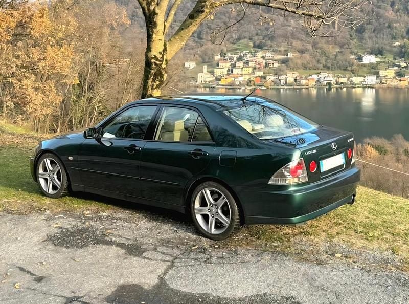 Usata 1999 Lexus IS200 Tre volumi – (Privato) – 11.800 € (Non valutata ...