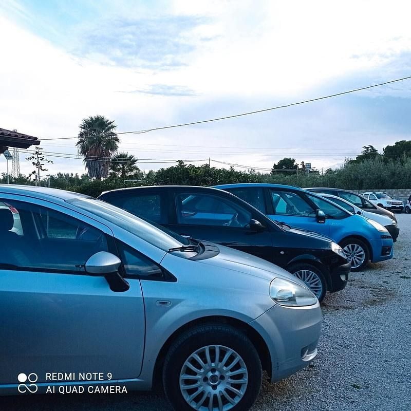 Usata 2010 Fiat Grande Punto 59 CV Due volumi – Puglia (Rivenditore ...