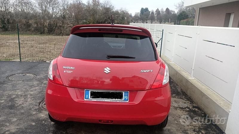 Usata 2011 Suzuki Swift 94 CV Due volumi – (Privato) – 5800 € (Buon ...
