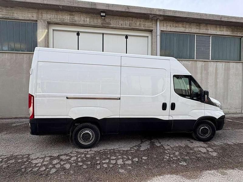 Usata 2017 Iveco Daily 140 CV Furgone – 47841 Cattolica (Privato) – 16. ...
