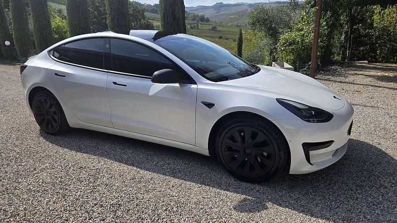 Usata 2021 Tesla Model 3 Standard Range 120 CV Tre volumi – 40026 Imola ...
