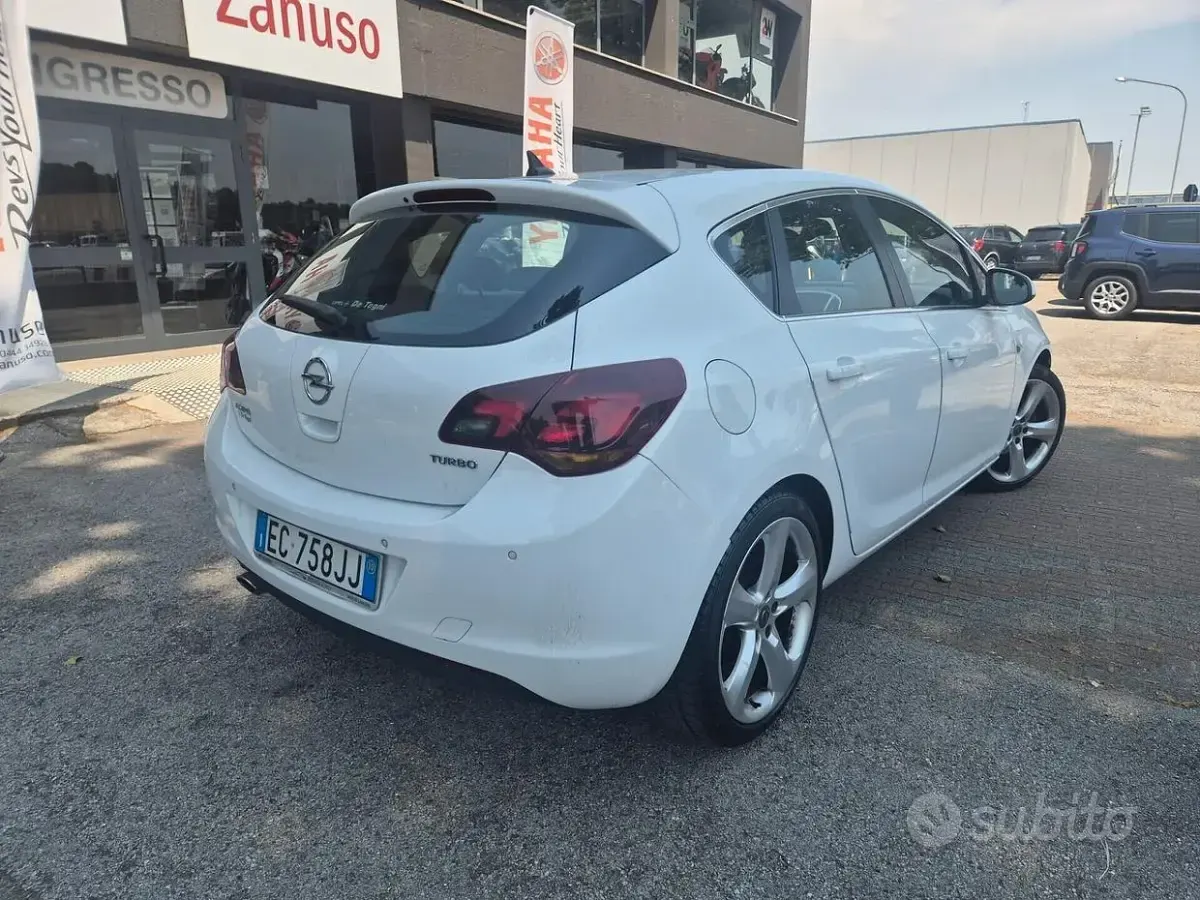 Usata Opel Astra Cosmo 180 CV (2010) in Altavilla Vicentina - 1900 ...