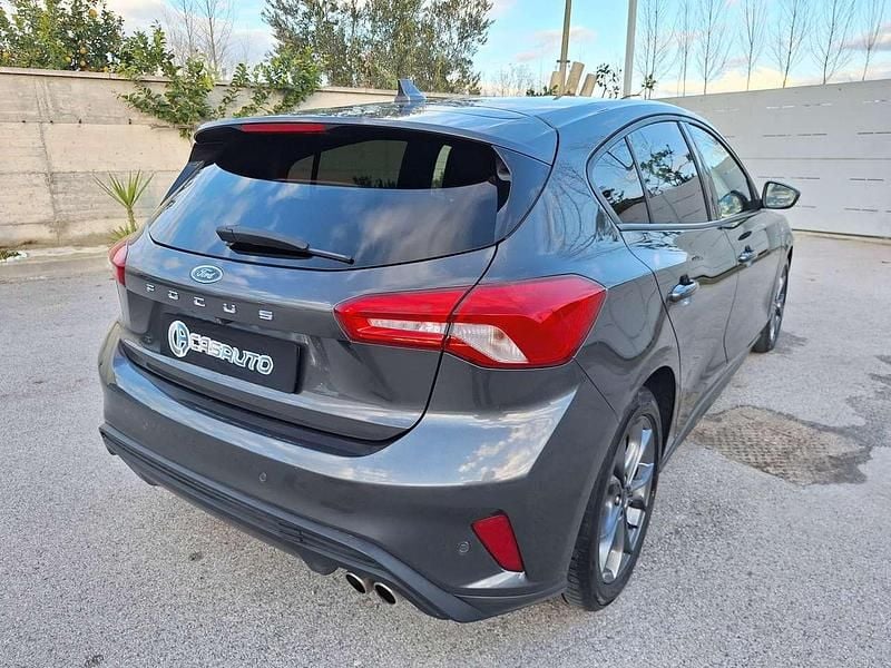 Usata 2020 Ford Focus ST-Line 120 CV Tre volumi – 80034 Marigliano NA ...