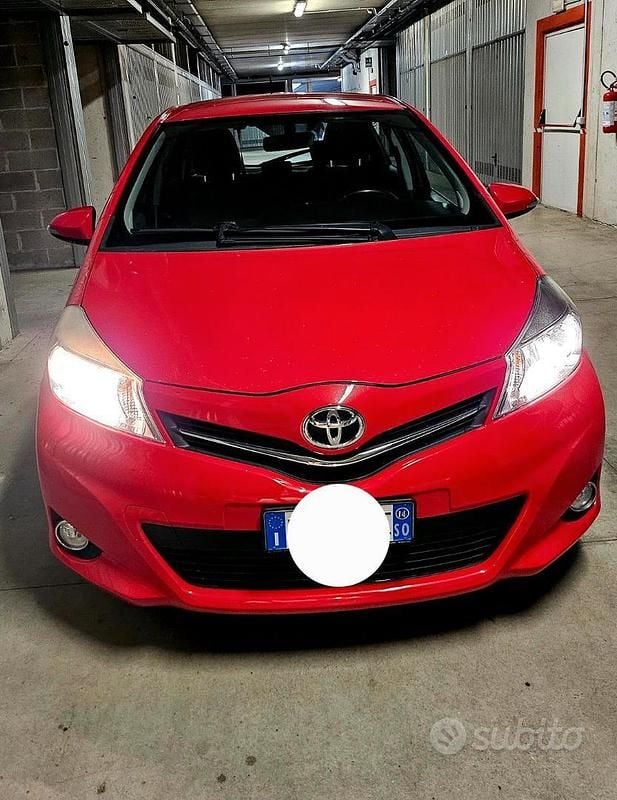 Usata 2014 Toyota Yaris Active Due volumi – (Privato) – 4300 € (Ottimo ...