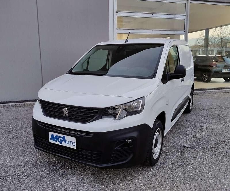 Usata 2022 Peugeot Partner Premium 101 CV Monovolume – 36015 Schio ...