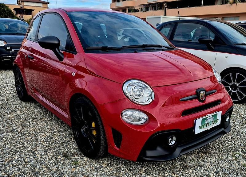 Usata 2023 Abarth 695 Competizione 180 CV Due volumi – 89129 Reggio di ...