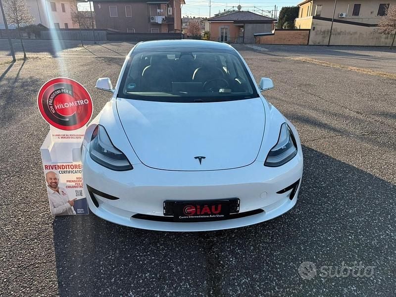 Usata 2019 Tesla Model 3 Standard Range 325 CV Tre volumi – Veneto ...