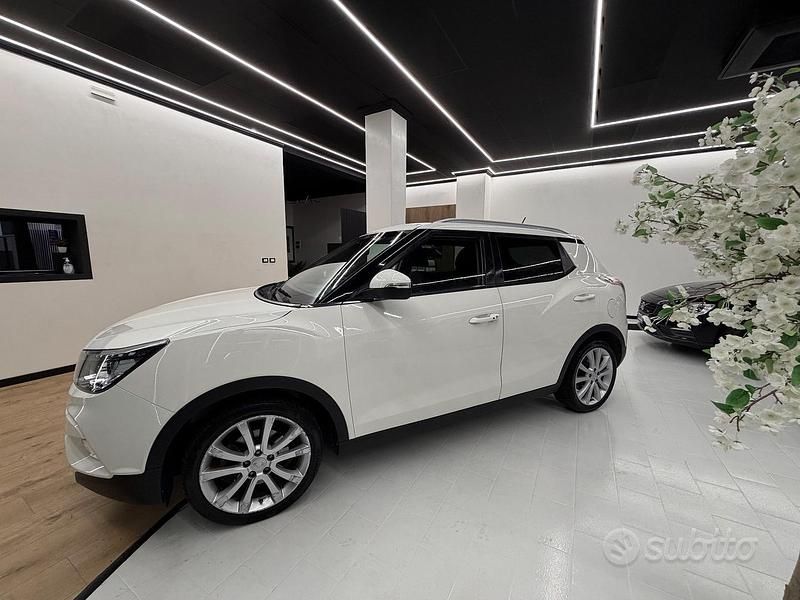 Usata 2017 Ssangyong (KGM) Tivoli 128 CV SUV – 52100 Arezzo (AR) (Rivenditore) – 9900 € (Buon ...