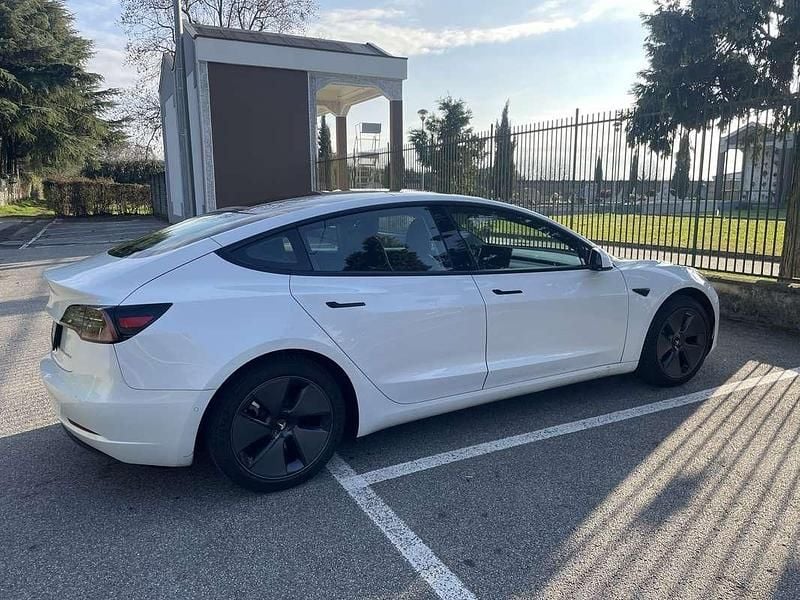 Usata 2021 Tesla Model 3 Standard Range 120 CV Tre volumi – 20864 ...