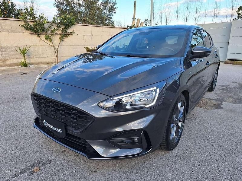 Usata 2020 Ford Focus ST-Line 120 CV Tre volumi – 80034 Marigliano NA ...