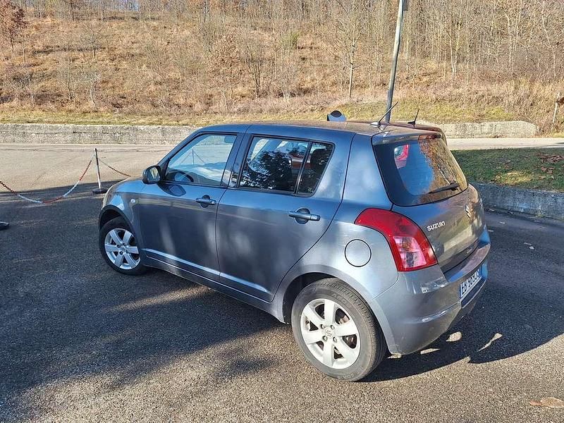 Usata 2010 Suzuki Swift 91 CV Due volumi – 41029 Sestola (Privato ...