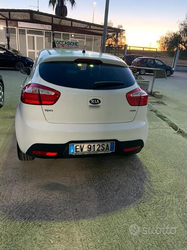 Usata 2014 Kia Rio 90 CV Tre volumi – Puglia (Privato) – 4999 € (Buon ...