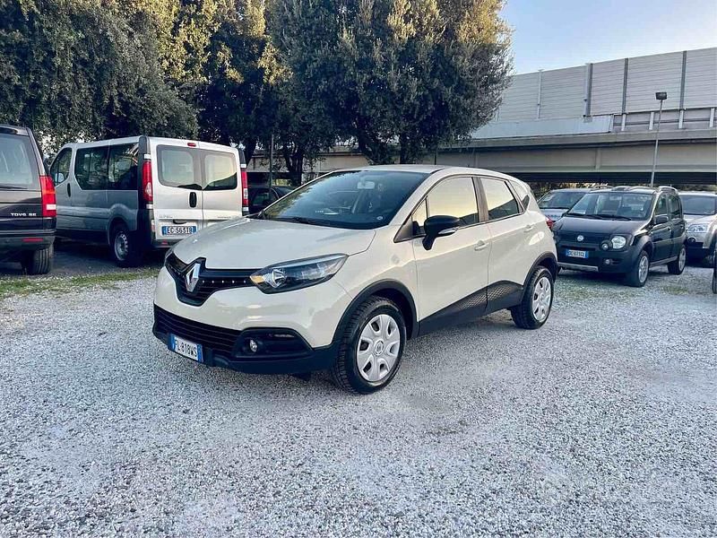Usata 2017 Renault Captur 90 CV SUV – 54100 Massa (MS) (Rivenditore ...