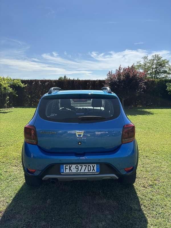 Usata 2017 Dacia Sandero Lauréate 90 CV Due volumi – 41126 modena ...