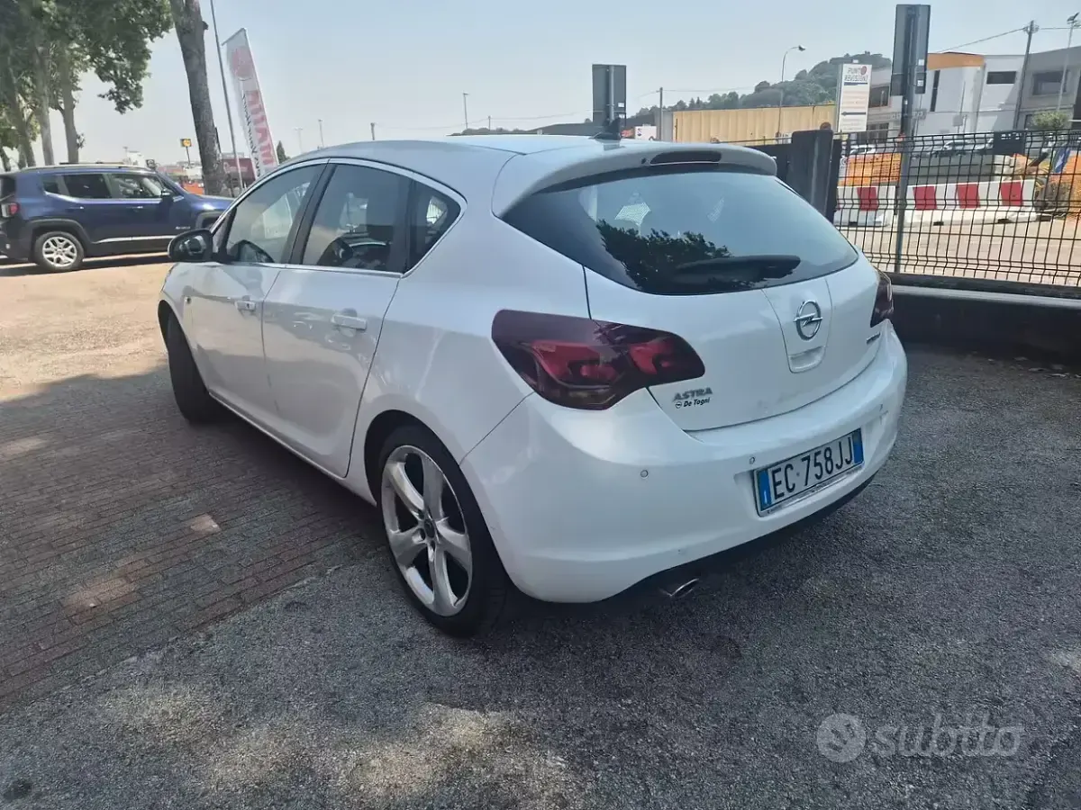 Usata Opel Astra Cosmo 180 CV (2010) in Altavilla Vicentina - 1900 ...