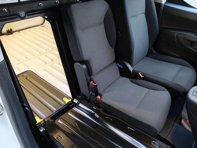 Usata 2022 Peugeot Partner Premium 101 CV Monovolume – 36015 Schio ...