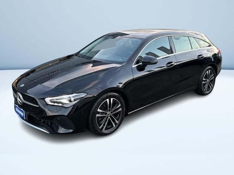Usata 2025 Mercedes CLA180 Shooting Brake Advanced 116 CV Station wagon ...