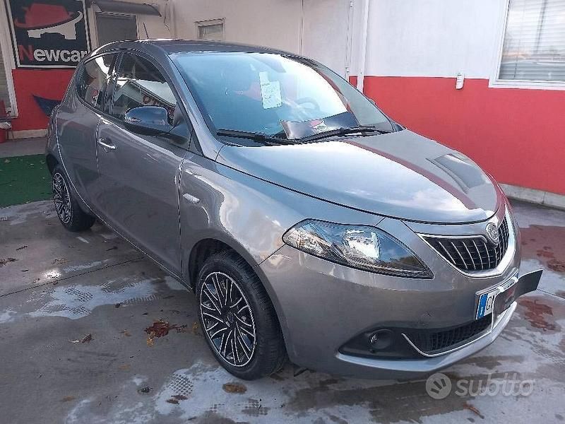 Usata 2023 Lancia Ypsilon Gold 69 CV Due volumi – 00042 Anzio (RM ...