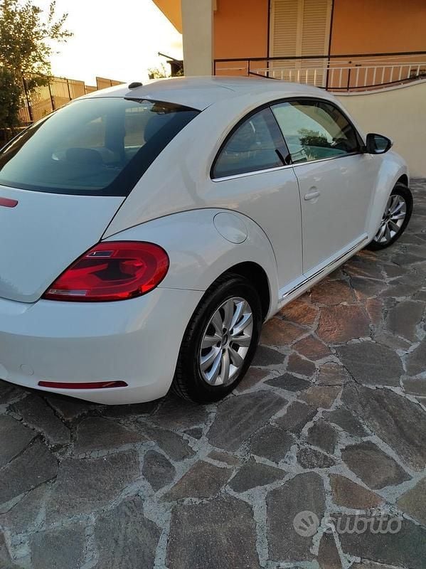 Usata 2014 VW Maggiolino Design 104 CV Tre volumi – Campania ...