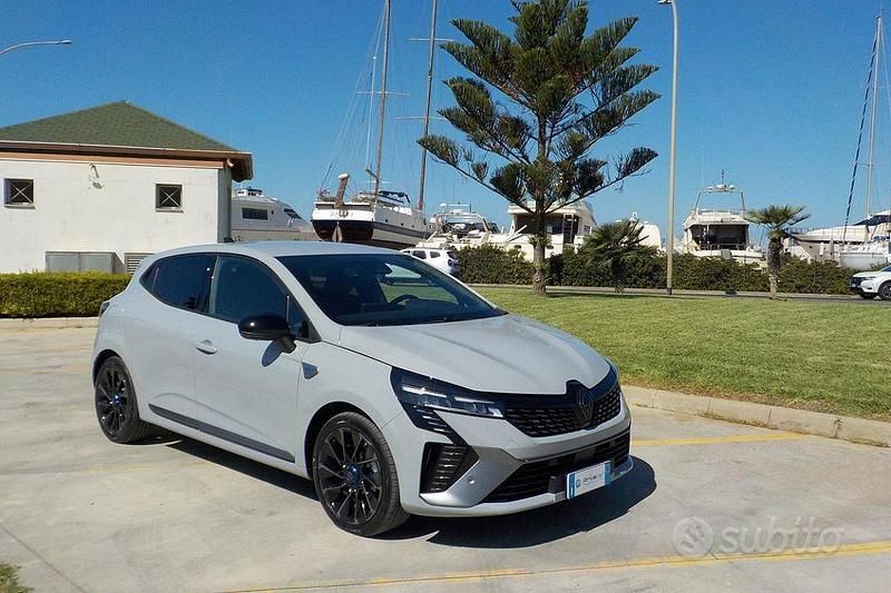 Usata 2024 Renault Clio V 94 CV Due volumi – 73014 Gallipoli (LE ...
