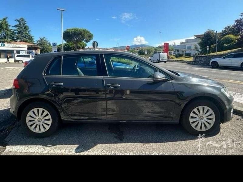 Usata 2017 VW Golf Trendline 86 CV Tre volumi – 37121 verona (Privato ...