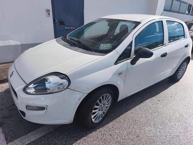 Usata 2015 Fiat Punto S 75 CV Berlina – 90026 Petralia Soprana (PA ...