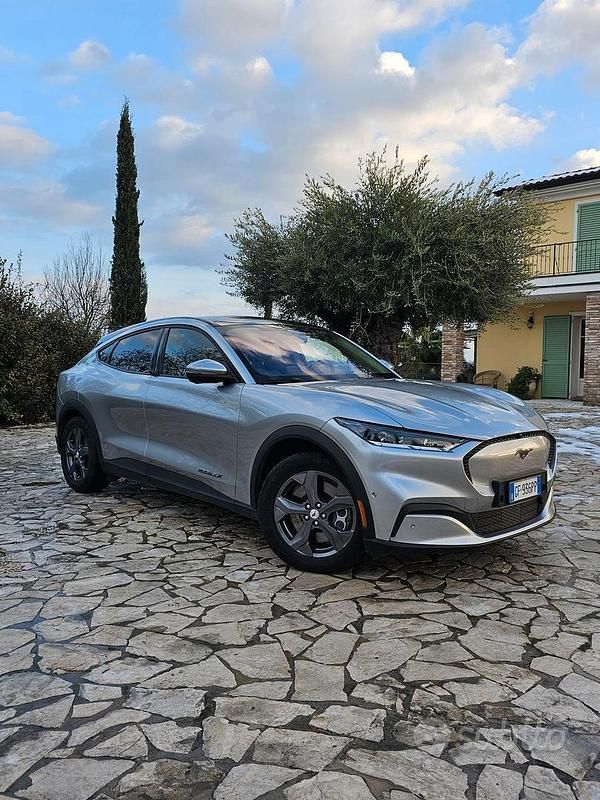 Usata 2021 Ford Mustang Mach-E Extended Range 294 CV SUV – Emilia ...