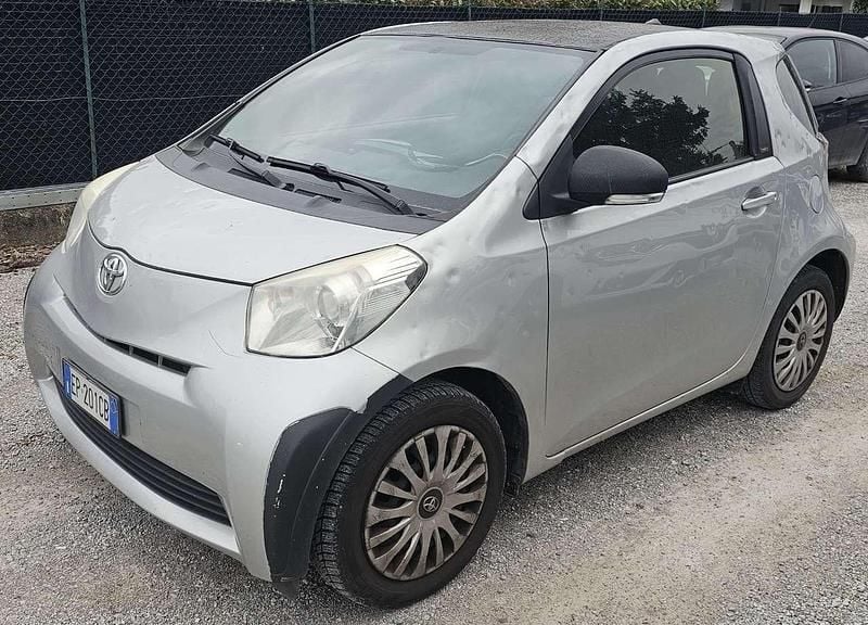 Usata 2011 Toyota iQ 68 CV Utilitaria – 25127 Gussago - Brescia - BS ...