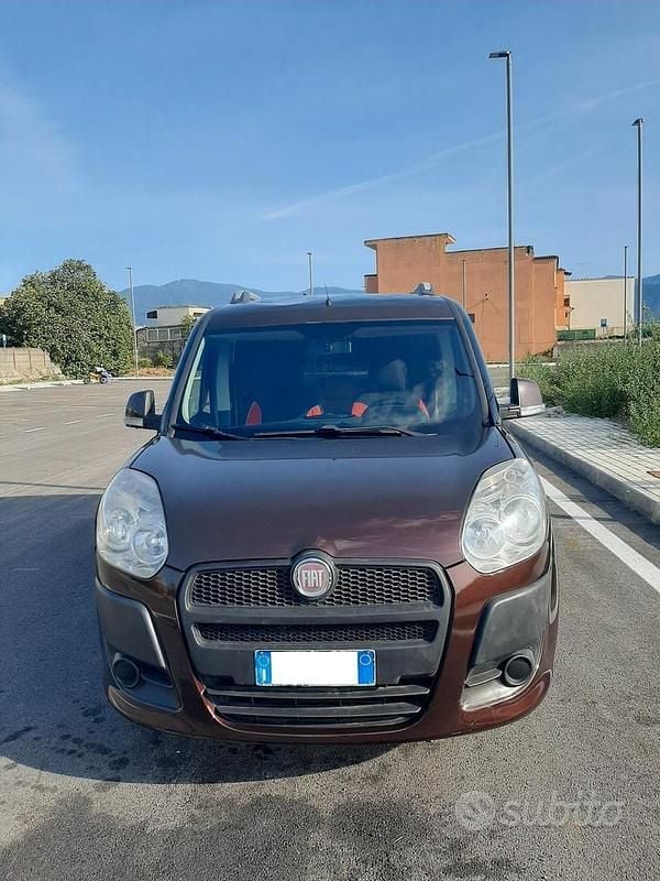 Usata 2010 Fiat Doblò Lounge 119 CV Monovolume – Campania (Rivenditore ...