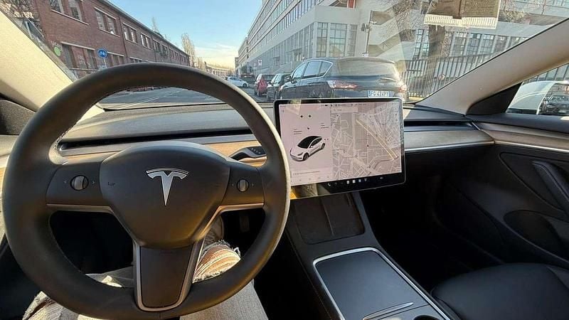 Usata 2021 Tesla Model 3 Standard Range 120 CV Tre volumi – 31039 Riese ...