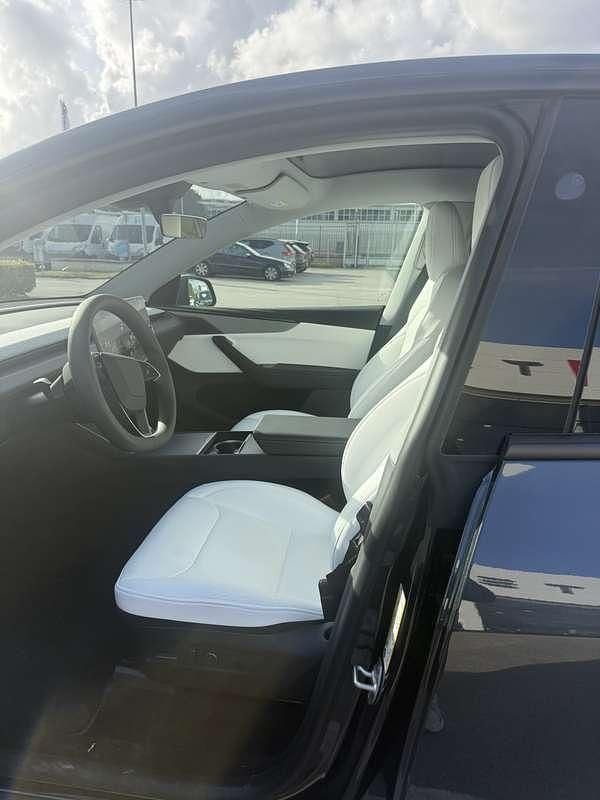 Usata 2025 Tesla Model Y Long Range AWD 243 CV SUV – 81100 Caserta ...