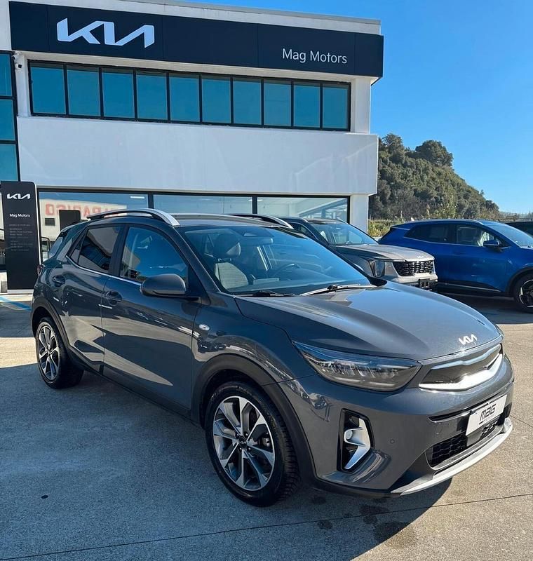 Usata 2022 Kia Stonic Style 100 CV SUV – Calabria (Rivenditore) – 15.400 € (Cara) | AutoUncle