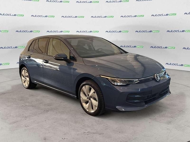 Nuova 2025 VW Golf Life 150 CV Tre volumi – 70123 Bari - Ba ...