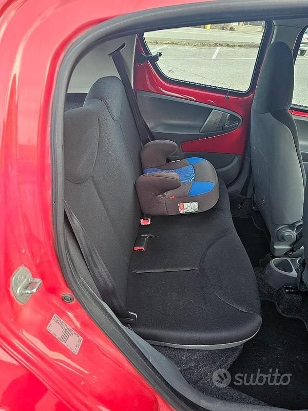 Usata 2011 Toyota Aygo Connect Style 68 CV Due volumi – 31015 ...