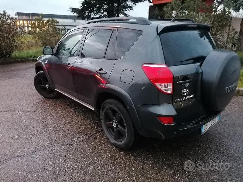 Usata 2006 Toyota RAV4 SUV – Toscana (Privato) – 2780 € (Il veicolo ha ...