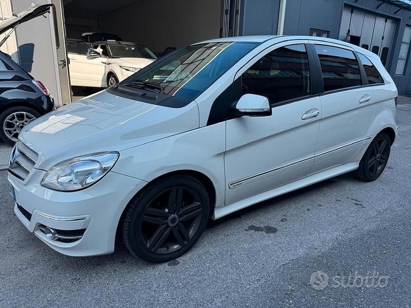 Usata 2010 Mercedes B200 Premium 140 CV Monovolume – 22060 Carugo (CO ...