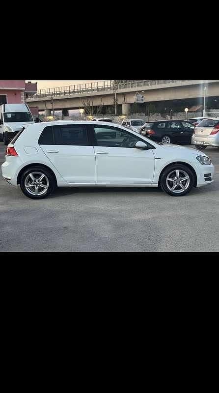 Usata 2016 VW Golf Trendline 90 CV Tre volumi – 81012 alvignano ...