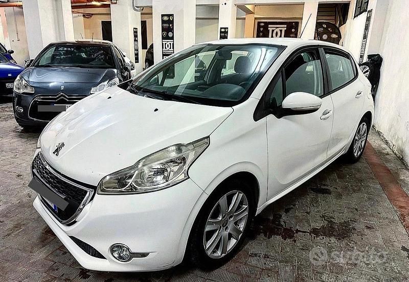 Usata 2013 Peugeot 208 82 CV Due volumi – 82100 Benevento (BN ...
