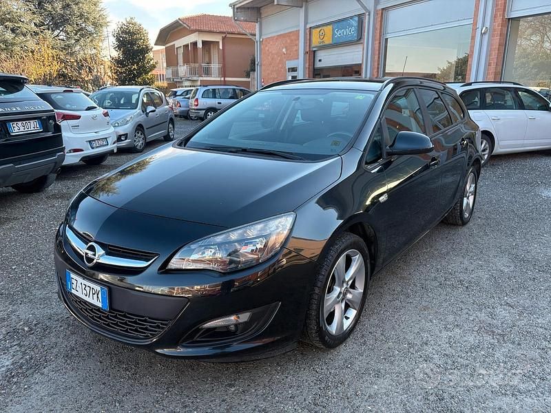 Usata 2015 Opel Astra Cosmo 140 CV Station wagon – Emilia-Romagna ...