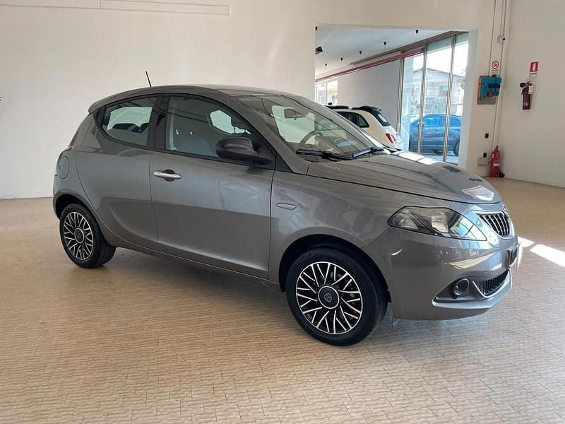 Usata 2024 Lancia Ypsilon 69 CV Due volumi – Veneto (Rivenditore) – 15. ...