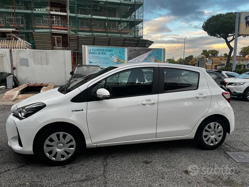 Usata 2017 Toyota Yaris Hybrid Cool 73 CV Tre volumi – Lazio ...