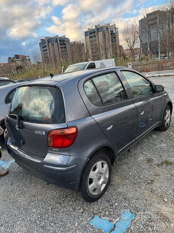 Usata 2004 Toyota Yaris Sol Tre volumi – Liguria (Privato) – 2500 ...