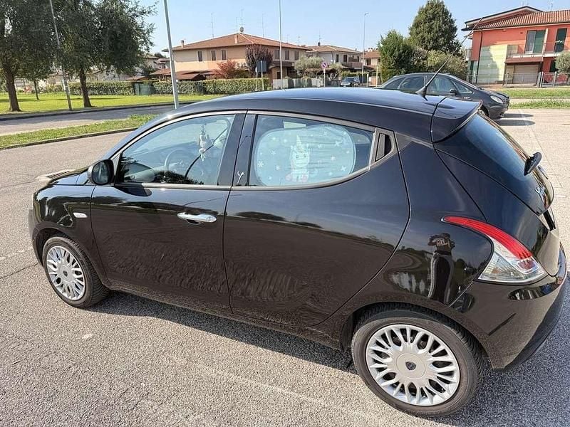 Usata 2016 Lancia Ypsilon 67 CV Due volumi – 46047 PORTO MANTOVANO ...